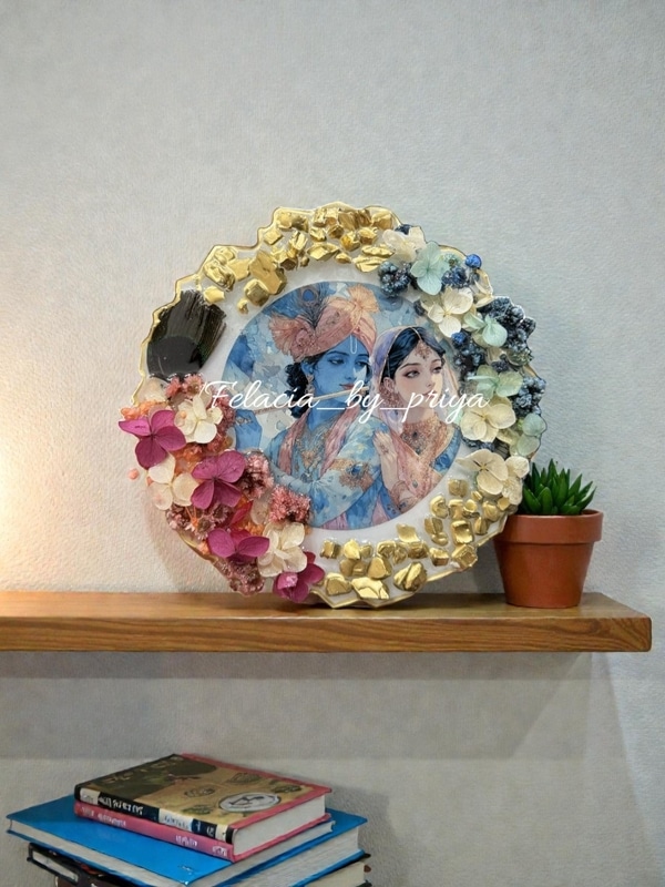 Handmade Radha Krishna Resin Frame (6") - The Resin Studio