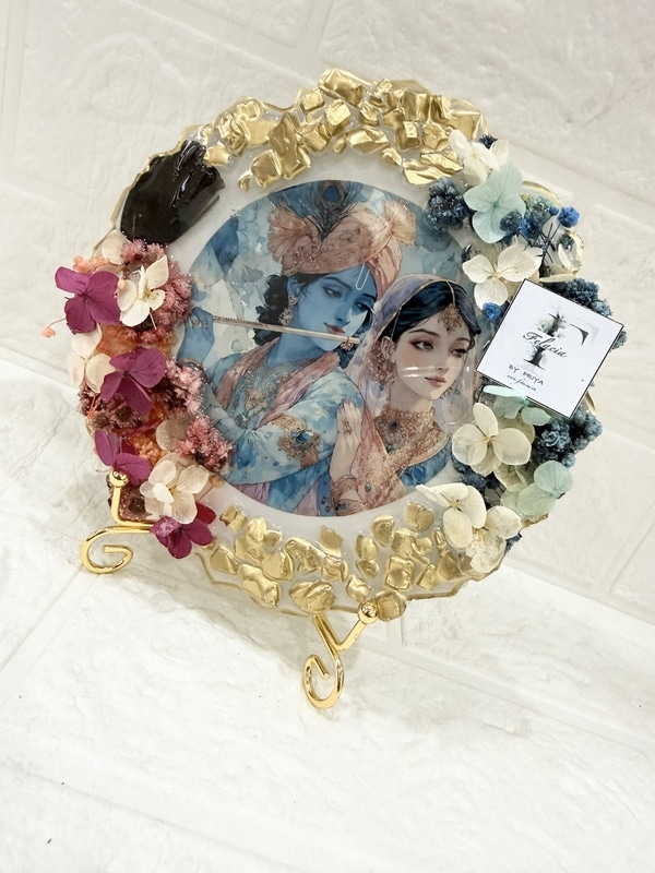 Handmade Radha Krishna Resin Frame (6") - The Resin Studio