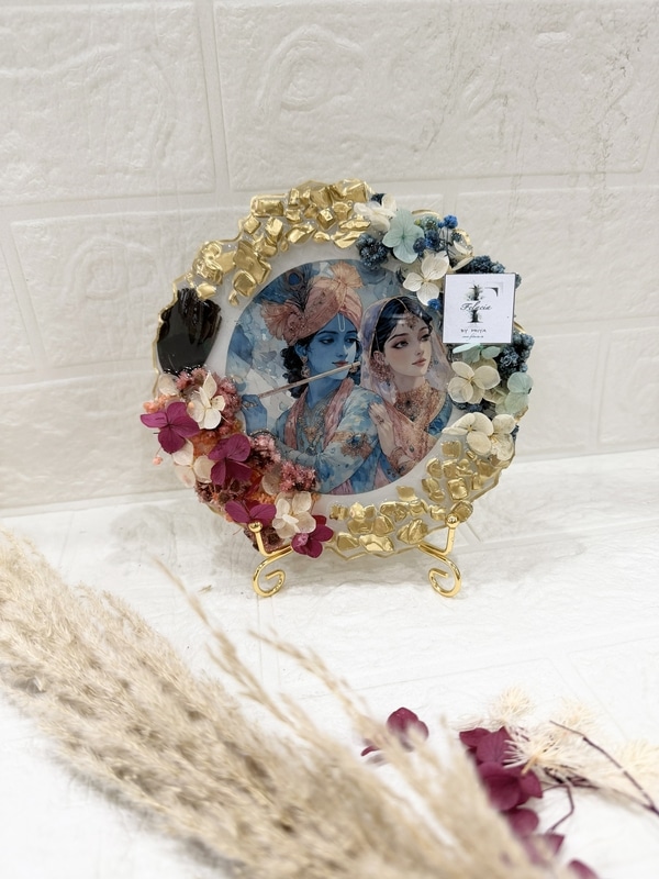 Handmade Radha Krishna Resin Frame (6") - The Resin Studio